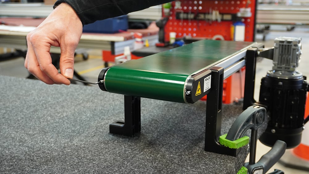 Sådan justeres båndet på din båndtransportør